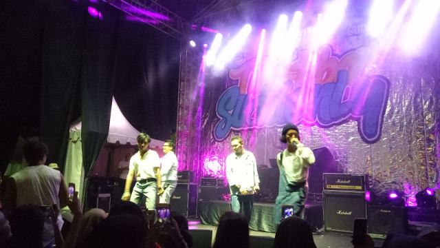 Oomleo Feat SMASH Tampil Pecah di Penutupan Gudfest 2019 | kumparan.com