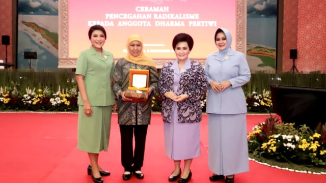Istri Prajurit TNI Diingatkan Tak Sembarangan Bermain Media Sosial ... Istri Prajurit TNI Diingatkan Tak Sembarangan Bermain Media Sosial ...