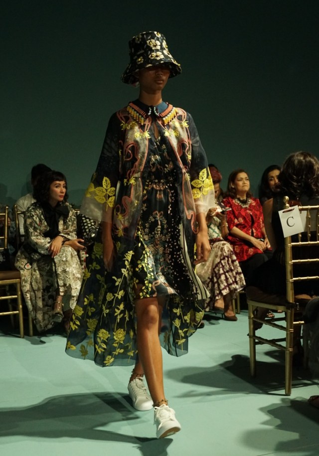 Ekspresi Era Bloomsbury pada Koleksi SS 2020 dari Biyan Studio 133 ...