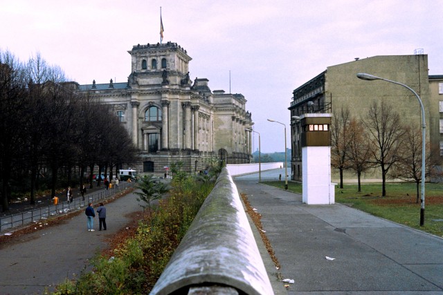 Foto: Mengenang Runtuhnya Tembok Berlin | kumparan.com