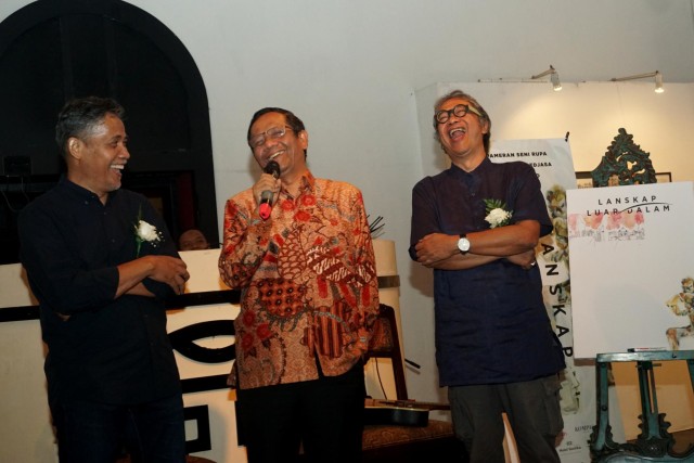 Foto: Mahfud MD Menghadiri Pembukaan Pameran Karya Butet Kertaradjasa ...