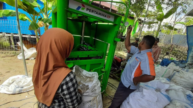Pengepul Sampah di Perbatasan RI: Botol Plastik Malaysia Lebih Cuan ...