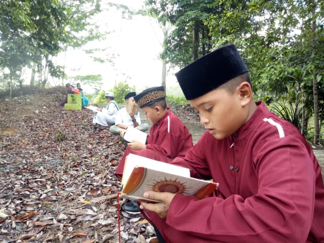 76 Siswa SDIT Ar Rayyan Ikuti Quran Camp di Taman Kehati Sekadau ...