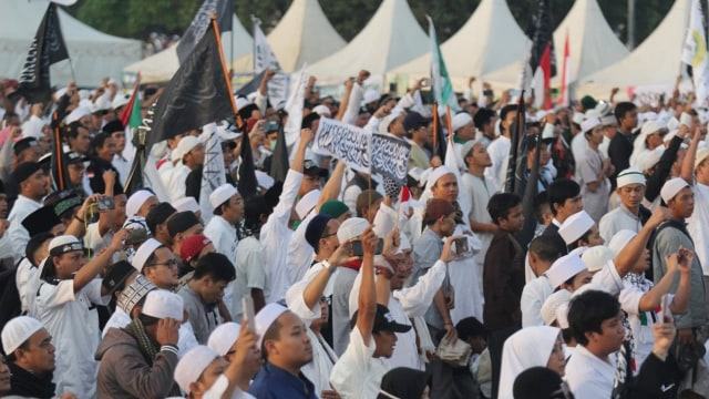 Foto: Kibar Merah Putih dan Bendera Tauhid di Reuni 212 | kumparan.com