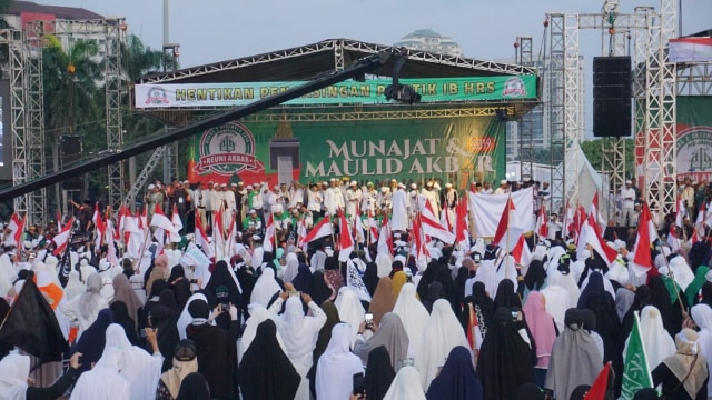 Foto: Kibar Merah Putih dan Bendera Tauhid di Reuni 212 | kumparan.com