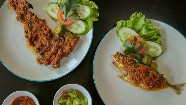 Sarang Oci: Pedas Mantap Ayam Bakar Bumbu Rica dari Tanah Minahasa | kumparan.com