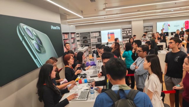Melihat Suasana Penjualan Perdana iPhone 11 di iBox Jakarta | kumparan.com