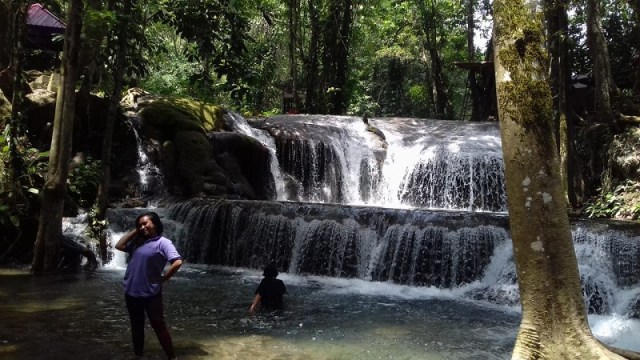 Menikmati Air Terjun Salodik di Tengah Hutan Banggai, Sulteng ...