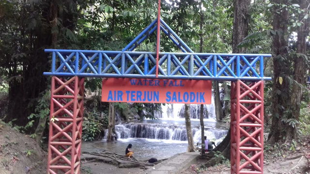 Menikmati Air Terjun Salodik di Tengah Hutan Banggai, Sulteng ...