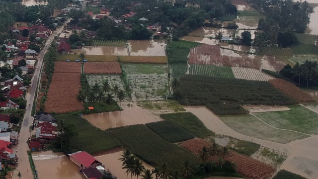 Foto Udara: Banjir Merendam Kabupaten Limapuluh Kota, Sumbar | kumparan.com