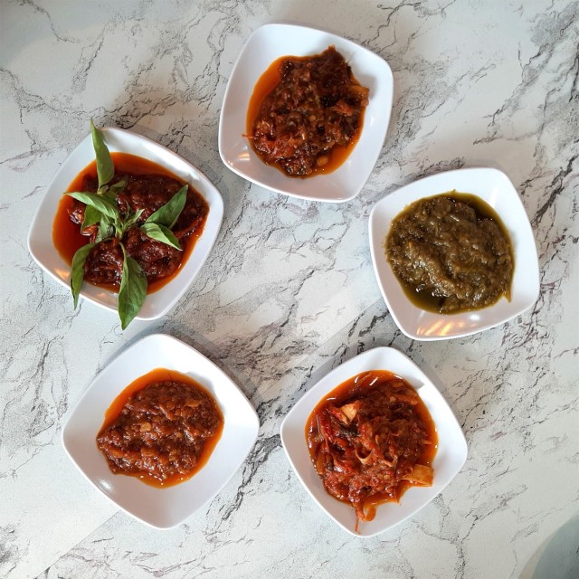 Empuk dan Lembutnya Daging Angsa yang Disajikan dalam Kuali Mini ...