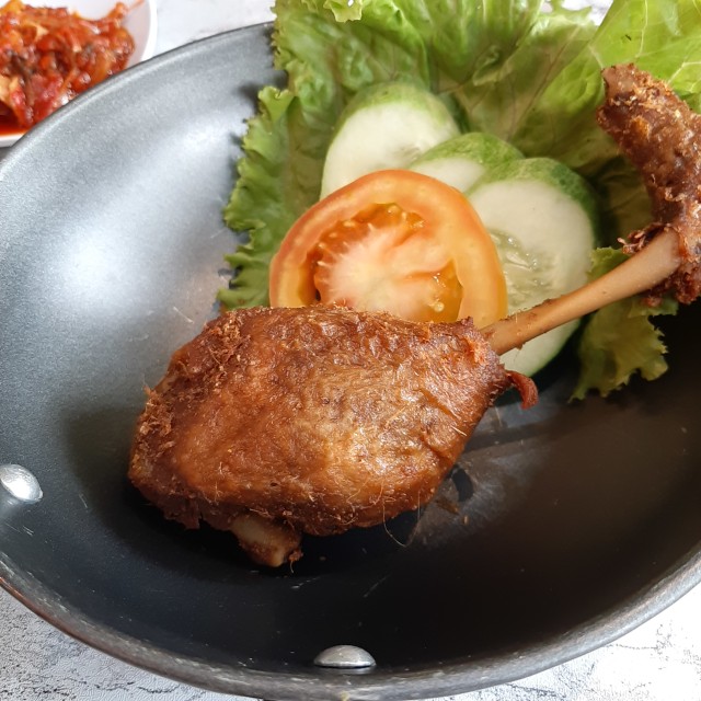 Empuk dan Lembutnya Daging Angsa yang Disajikan dalam Kuali Mini ...