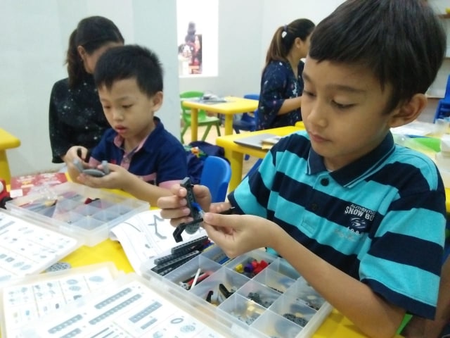 Permainan Lego Bikin Anak Lebih Fokus | kumparan.com