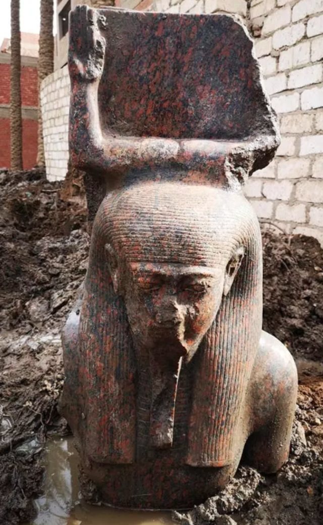 Patung Langka Firaun 'Merah Muda' Ditemukan Berkat Penggalian Ilegal ...