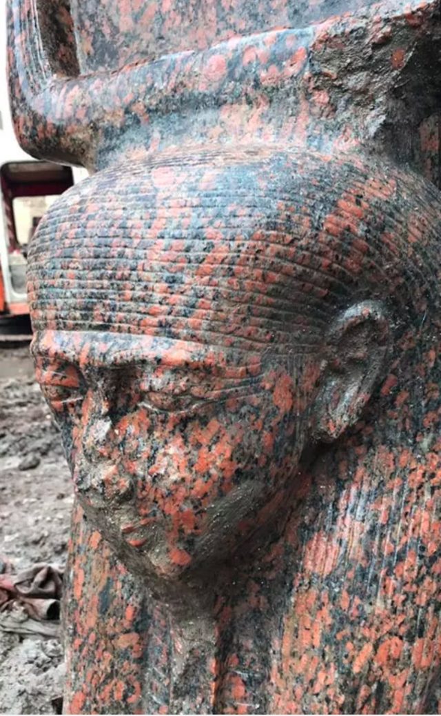 Patung Langka Firaun 'Merah Muda' Ditemukan Berkat Penggalian Ilegal ...