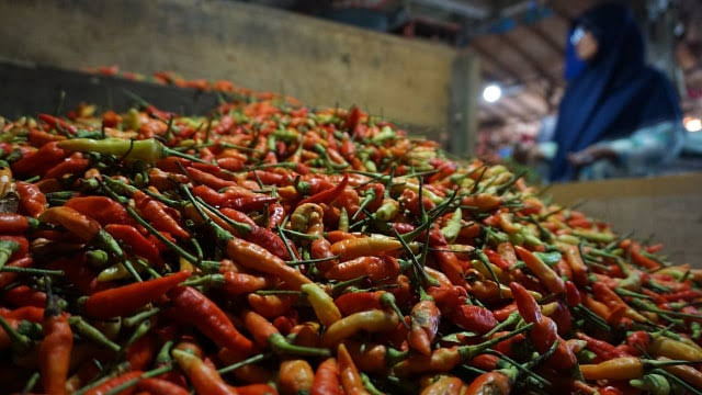 Harga Cabai Makin 'Pedas' Jelang Natal dan Tahun Baru | kumparan.com