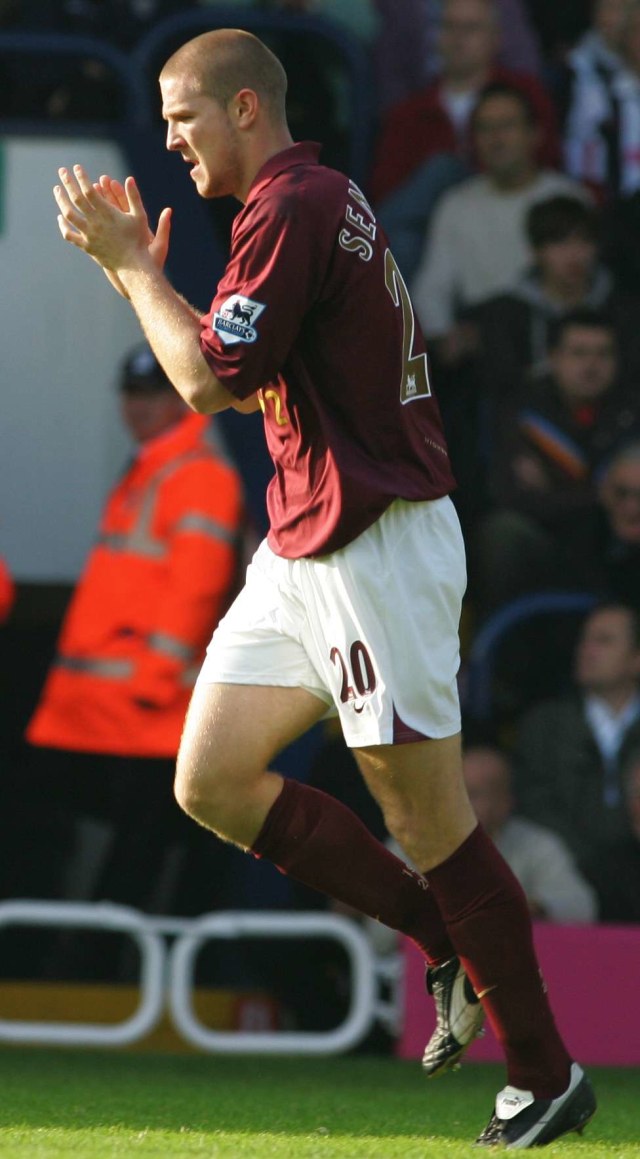 Kilas Karier Philippe Senderos bersama Arsenal | kumparan.com