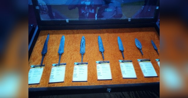 Cerita Singkat Tombak Bugel | kumparan.com