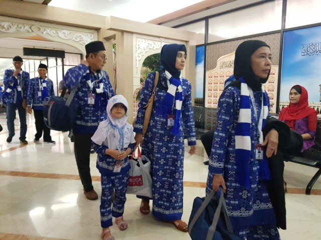 Jemaah Umroh Cilik Ikuti Penerbangan Perdana Batik Air A330 ke Madinah ...