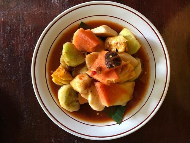 Menikmati Ayam Bakar Tipat Plecing di Kedonganan | kumparan.com