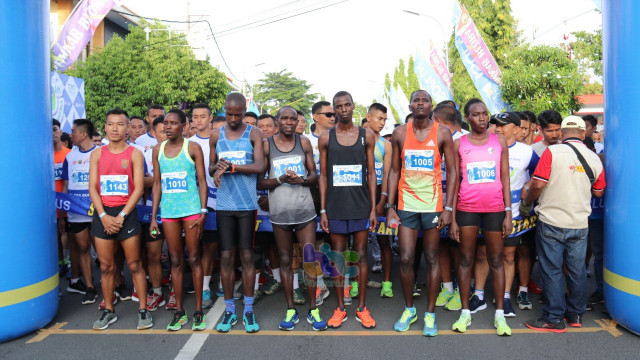 Pelari Nasional dan Internasional Meriahkan Blora Run 2019 | kumparan.com