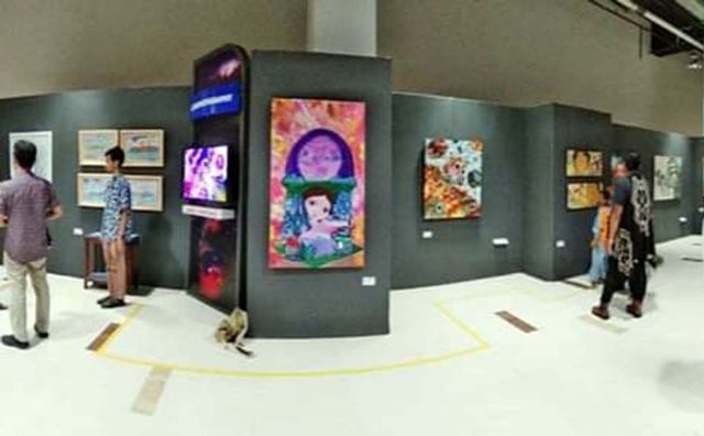 Melihat Karya Komunitas Galeri Seni Rupa Gresik di Icon Mall | kumparan.com