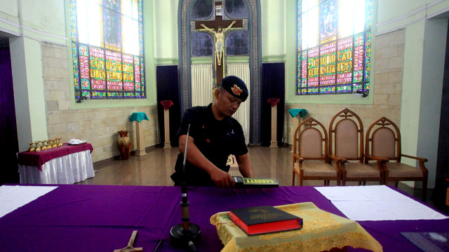 Foto: Sterilisasi Gereja Jelang Natal di Sejumlah Daerah di Indonesia | kumparan.com