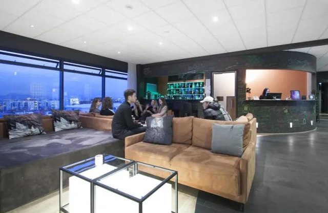 Penginapan Unik Ala Star Wars Ini Tawarkan Sensasi Bak di Luar Angkasa ...