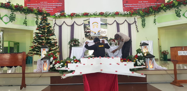 Jelang Misa Natal, Tim Jibom Sterilisasi 5 Gereja di Maumere, NTT | kumparan.com