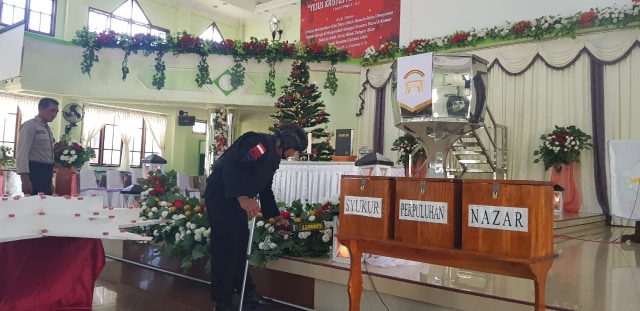 Jelang Misa Natal, Tim Jibom Sterilisasi 5 Gereja di Maumere, NTT | kumparan.com