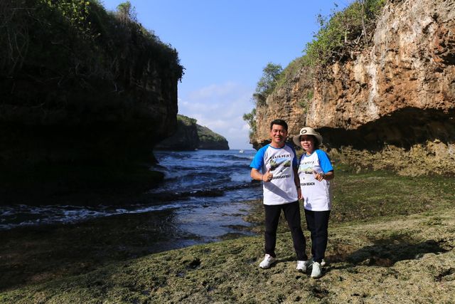 Pesona Pantai Lumangan di Nusa Penida yang Masih 'Perawan' | kumparan.com