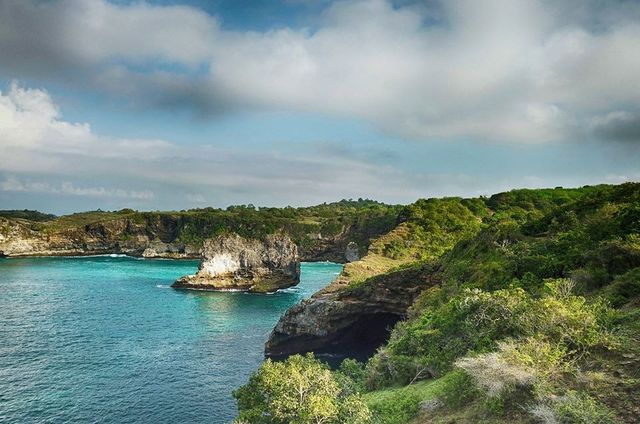 Pesona Pantai Lumangan di Nusa Penida yang Masih 'Perawan' | kumparan.com