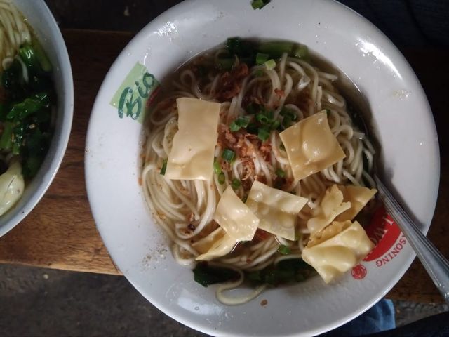 Murah, Pangsit Mi Rp 3000 di Bawah Flyover Kota Malang | kumparan.com