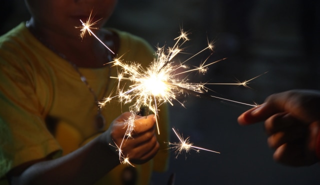 Catat, Moms! Ini Aturan Keselamatan di Luar Rumah yang Perlu Dipahami ...