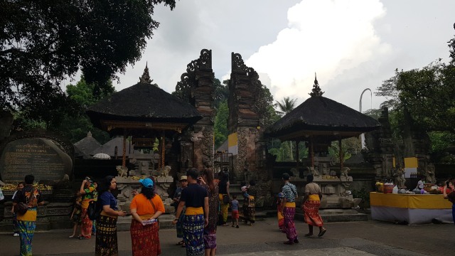 Berkunjung ke Pura Tirtha Empul, Pemandian Suci Umat Hindu di Bali ... Berkunjung ke Pura Tirtha Empul, Pemandian Suci Umat Hindu di Bali ...