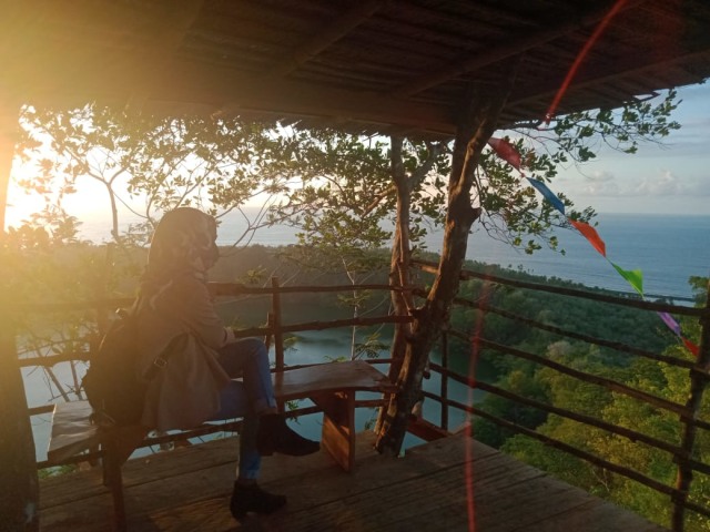 Berburu Senja di Wisata Rumah Pohon Pulo Tareba, Ternate | kumparan.com