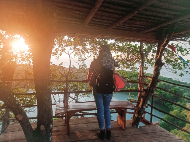 Berburu Senja di Wisata Rumah Pohon Pulo Tareba, Ternate | kumparan.com