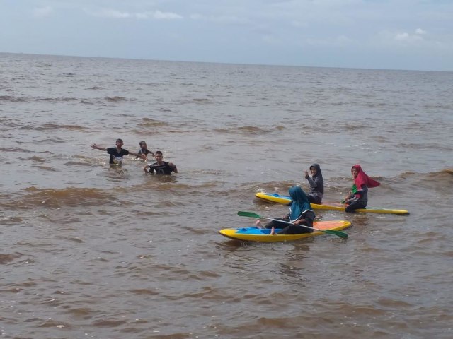 Melihat Destinasi Wisata di Equator Park, Kalimantan Barat | kumparan.com