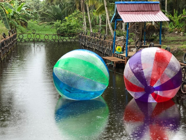 Melihat Destinasi Wisata di Equator Park, Kalimantan Barat | kumparan.com