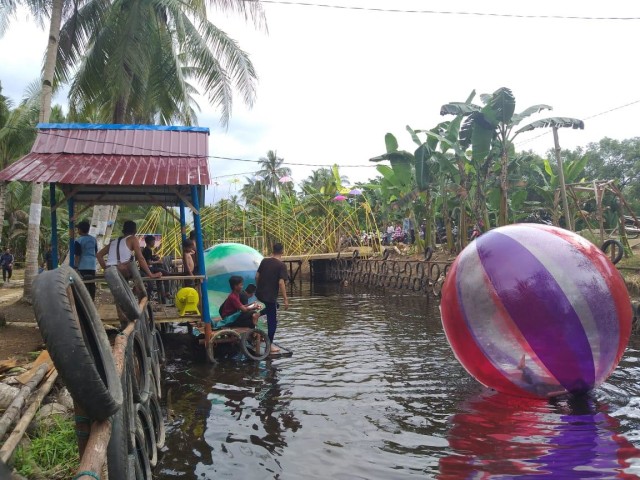 Melihat Destinasi Wisata di Equator Park, Kalimantan Barat | kumparan.com