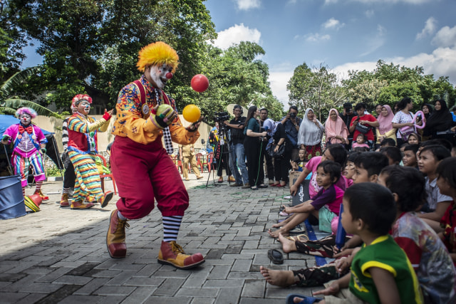 Kisah Badut Jalanan di Samarinda: Mencari Nafkah dengan Menebar ...