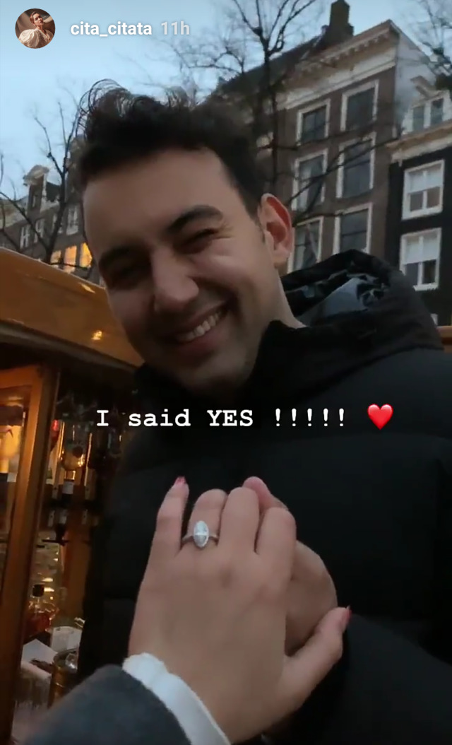 Putus Cinta, Cita Citata Hapus Foto Mesranya dengan Roy Geurts di ...