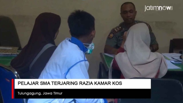 Video: Pelajar SMA di Tulungagung Terjaring Razia Kamar Kos | kumparan.com