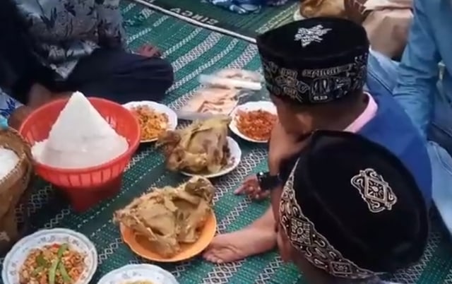 Nyadran: Tradisi Membersihkan Makam Sebelum Ramadan dari Jawa ...