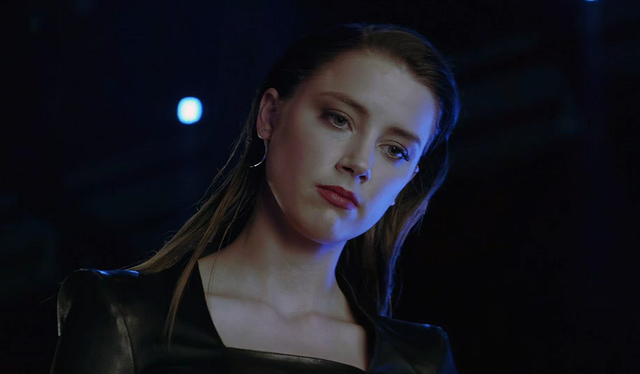 Melihat Penampilan Amber Heard di Film-film yang Dia Bintangi ...