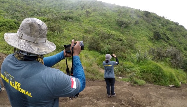 Serunya Mendaki Sambil Mengamati Lutung Budeng dan Rek-rekan di Gunung ...