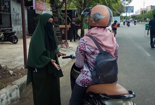 24 Pengendara Motor di Aceh Terjaring Razia Busana Polisi Syariat | kumparan.com