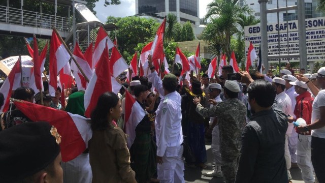 Bawa Bendera Merah Putih, Massa Aksi 212 Mulai Padati Patung Kuda ...