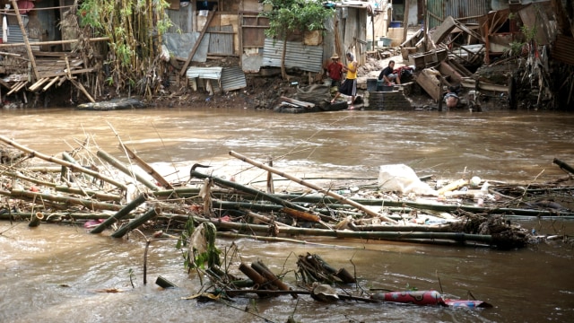 Pria Tanpa Identitas Tewas Setelah Lompat ke Kali Ciliwung, Bogor ... Pria Tanpa Identitas Tewas Setelah Lompat ke Kali Ciliwung, Bogor ...