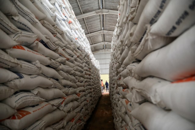 Foto: Melihat Stok Beras di Gudang Bulog Aceh | kumparan.com